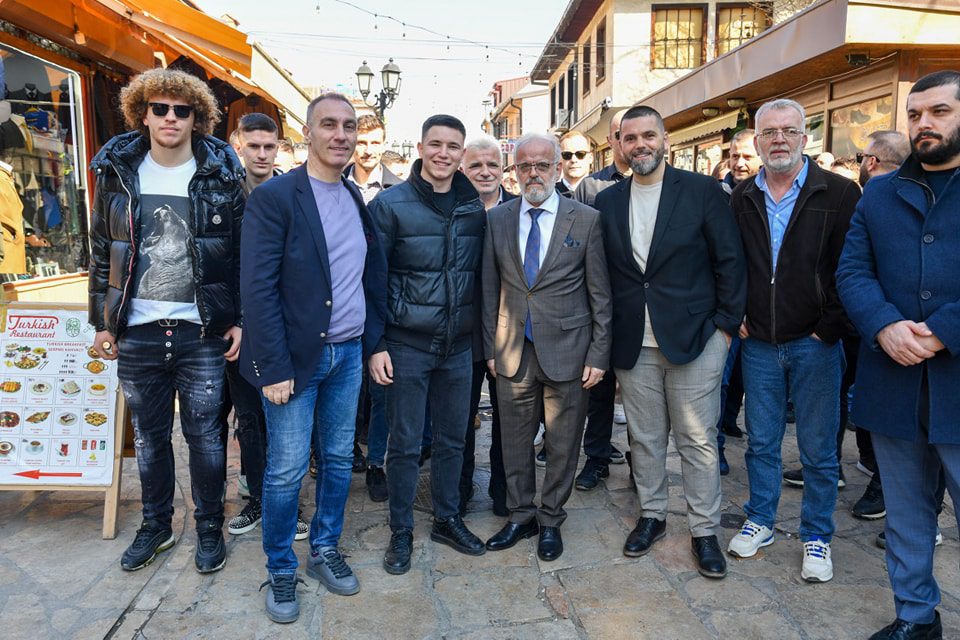 Grubi dhe Xhaferi vizitojnë çerdhen e re, “Fidani” në Çair: U tha, u bë ...